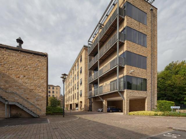 Flat 194, Melting Point. 2 bed apartment to rent £1,000 pcm £231 pw