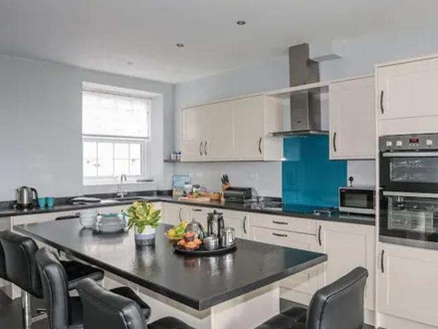 Flat 19 High Street | Studio townhouse for rent #152245179 | Rentberry