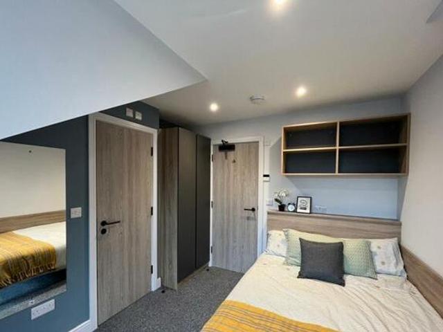 Flat 19, Room,commercial Point, 1 Bedroom House