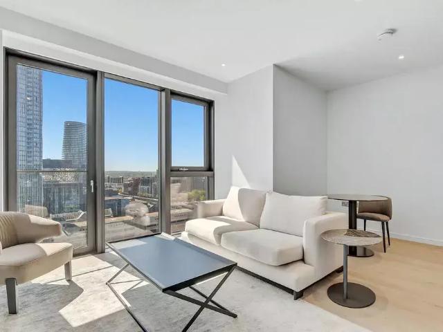 Flat 105, 10, George Street, Vertus E14 Studio to rent £2,607 pcm £602 pw