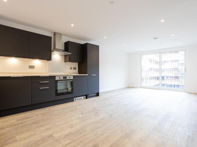 Flat 109, Hairpin House, Bradford. 1 bed flat to rent £1,040 pcm £240 pw