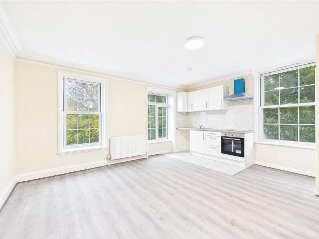 Newbury House, 237 Andover Road, Newbury, Berkshire RG14, 2 bed flat to rent, £1,400 pcm | PrimeLocation