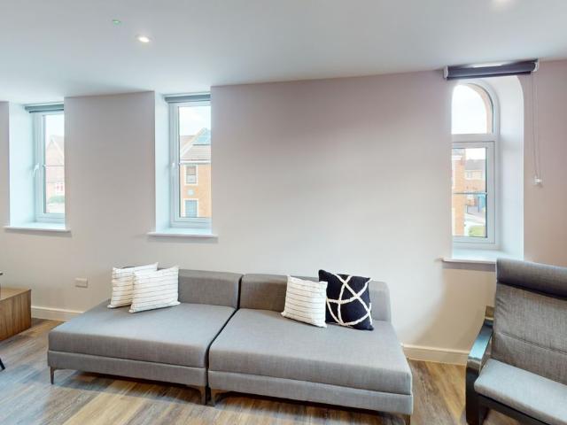 Flat 10, Commercial Point, Wollaton Road, Beeston, Nottingham. NG9, 8 bed flat to rent, £5,893 pcm | PrimeLocation
