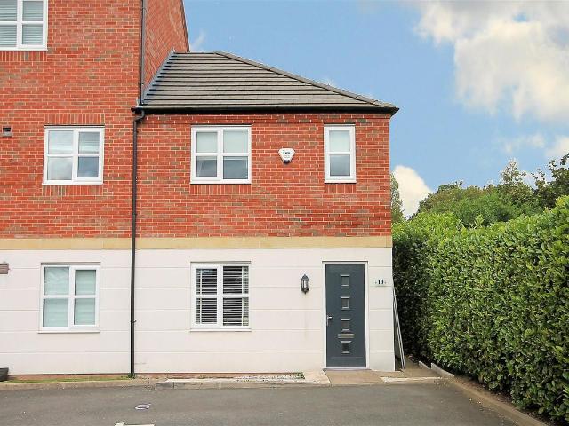 Flat 10, Katrine Court 3 Lowes Drive, Tamworth B77, 2 bed end terrace house to rent, £1,025 pcm | PrimeLocation