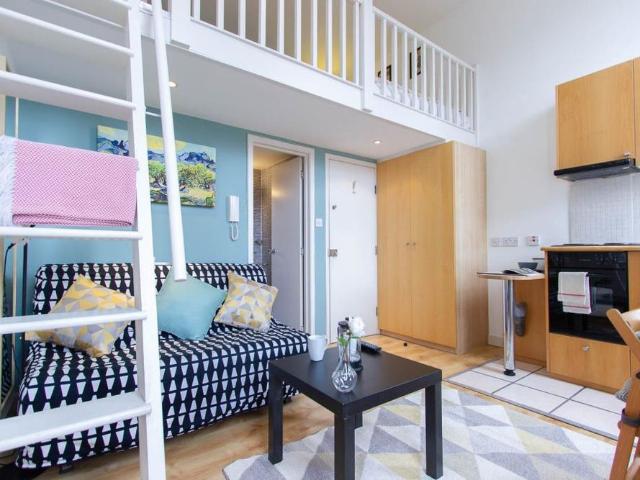 Flat 10 Penywern Road, Earls Court SW5 9SX