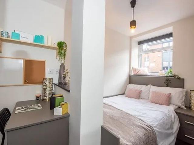 Flat 10 Studio