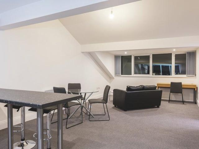 Flat 10, 16 Blenheim Terrace, LS2 9HN, Leeds