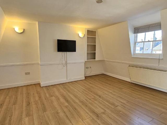 Flat 10, 26 Newmarket Road, Cambridge