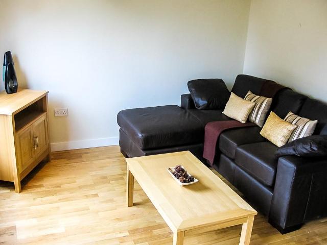 Flat 10, 232 Cardigan Road Leeds LS6 1QL