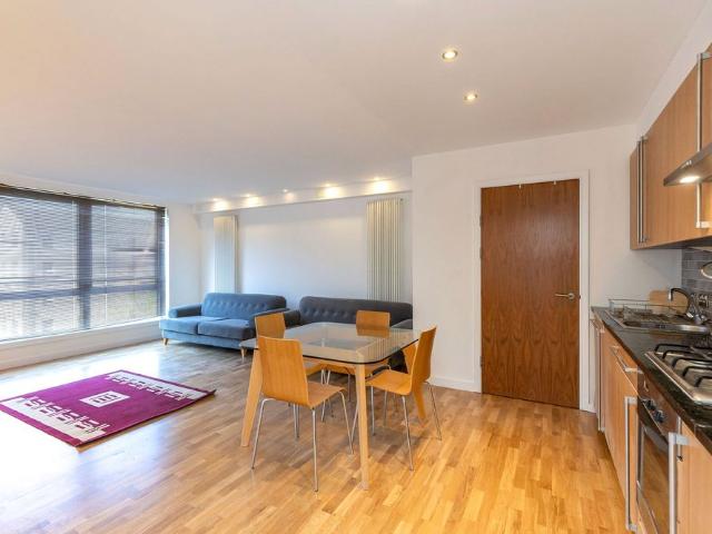 Flat 10, 39 Gardners Crescent