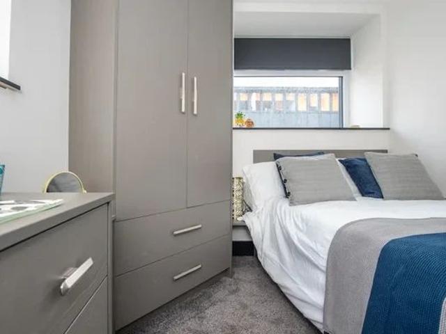 Flat 11 Ensuite