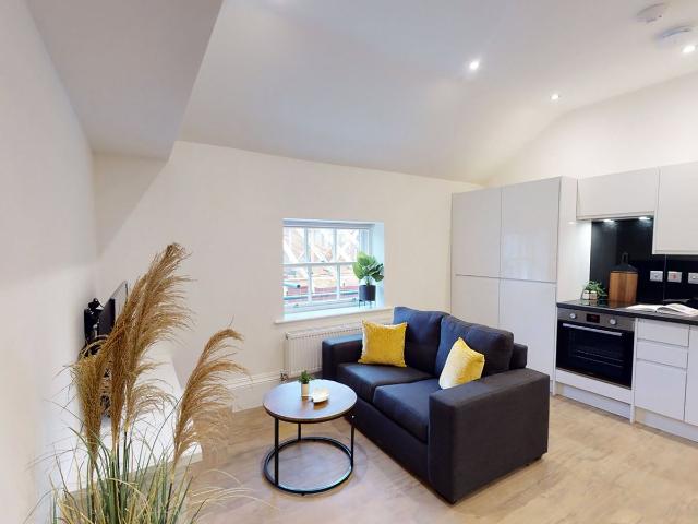 Flat 11, 34 Hyde Terrace #468127 LS2, 2 bed flat to rent, £1,749 pcm | PrimeLocation