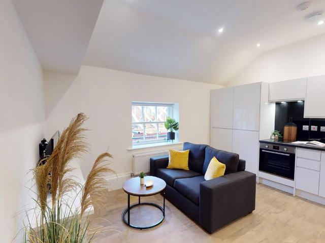Flat 11, 34 Hyde Terrace, Hyde. 2 bed apartment to rent £1,749 pcm £404 pw