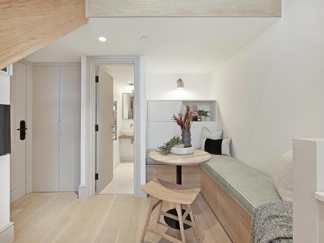 Flat 11, 39 Bramham Gardens, London. Studio to rent £1,950 pcm £450 pw