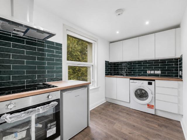 Flat 11, 66 Warwick Road SW5, Studio to rent, £1,550 pcm | PrimeLocation