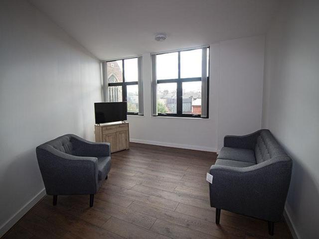 Flat 12 The Gas Works, 1 Glasshouse. 4 bed flat to rent £2,600 pcm £600 pw