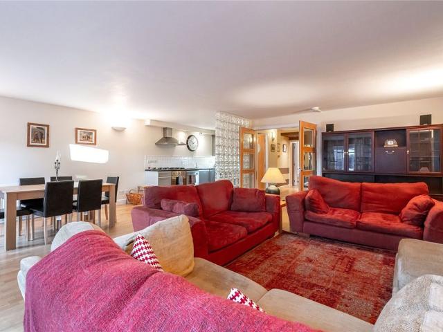 Flat 1/2, 11 Randolph Gate