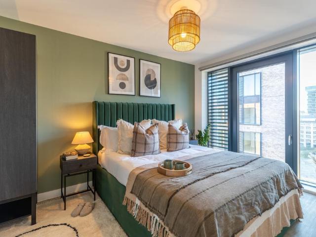 Flat 1303, Pall Mall Press, 34 Pall. 2 bed flat to rent £1,385 pcm £320 pw