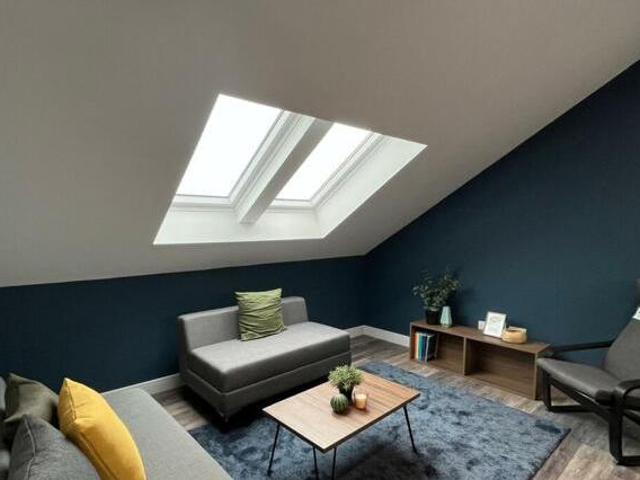 Flat 13, Room,commercial Point, 2 Bedroom House