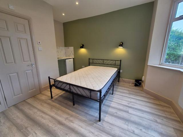 Flat 1 118 Rossmore Road, Poole BH12, Room to rent, £750 pcm | PrimeLocation