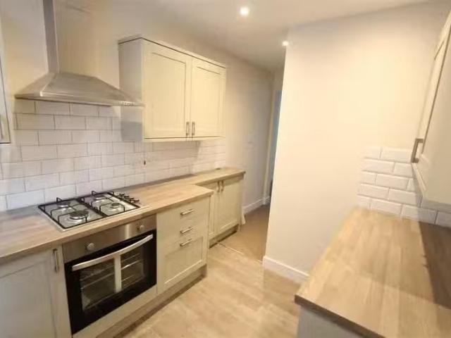 Flat 1, 13 Station. 2 bed detached house £900 pcm £208 pw