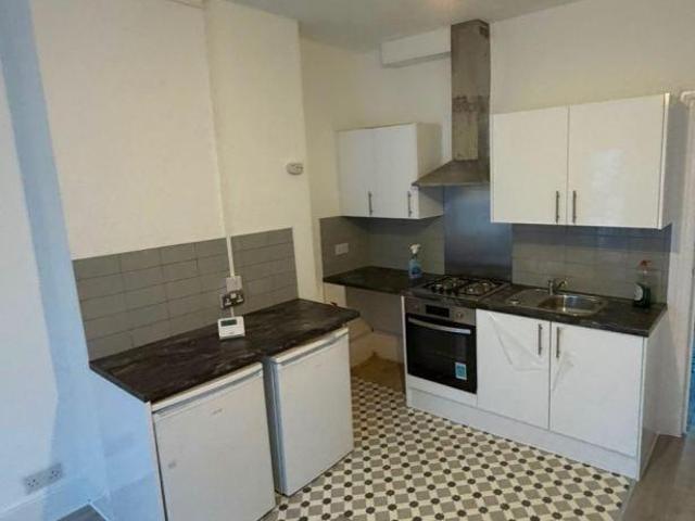 Flat 1, 161 cranbrook road, London, IG1 1 bed flat to rent £1,450 pcm £335 pw
