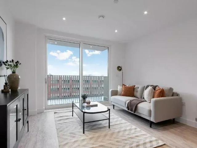 Flat 1, 1, Dukes Road E17 2 bed flat to rent £2,300 pcm £531 pw