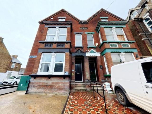 Flat 1, 1 London Road, Sittingbourne 1 bed apartment to rent £1,050 pcm £242 pw