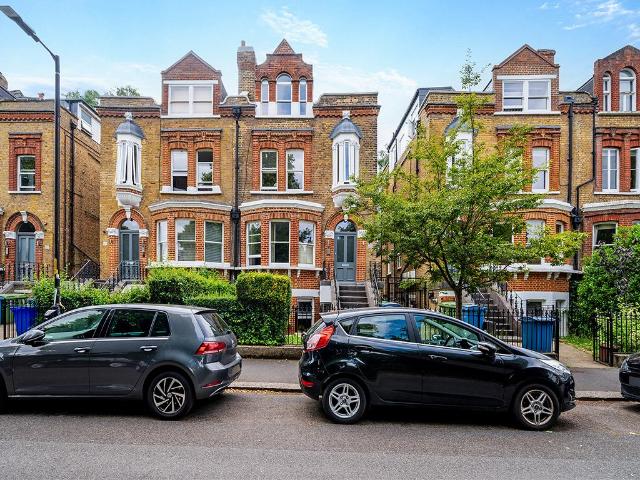 Flat 1, 20 The Gardens SE22 2 bed apartment to rent £2,300 pcm £531 pw