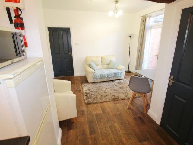 Flat 1, 23 The Avenue, Lincoln, Lincolnshire, LN1 1PD