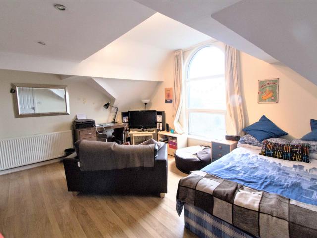 Flat 1, 244 Vinery Road Leeds, LS4 2LA