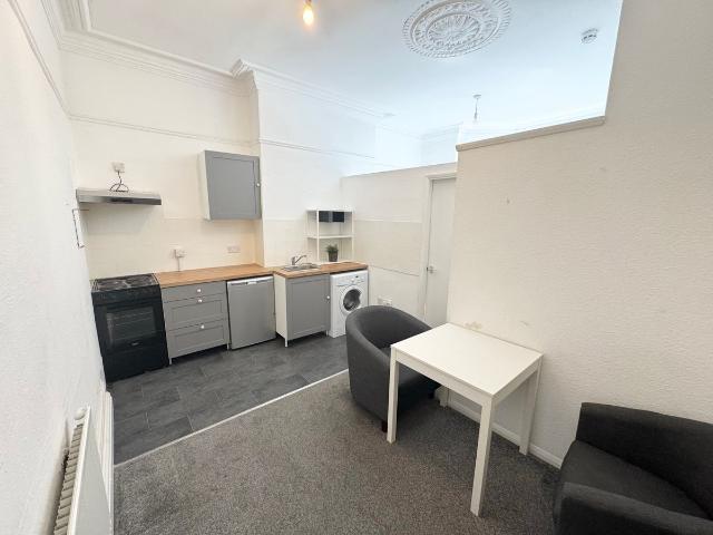 Flat 1, 26 Kelso Road LS2, Studio to rent, £803 pcm | PrimeLocation