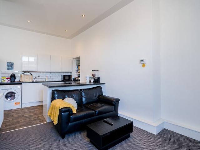 Flat 1, 2 Blenheim Terrace, LS2 9JG, Leeds