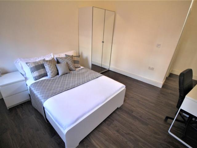 Flat 1, 30 Clarendon Road, LS2 9NZ, Leeds