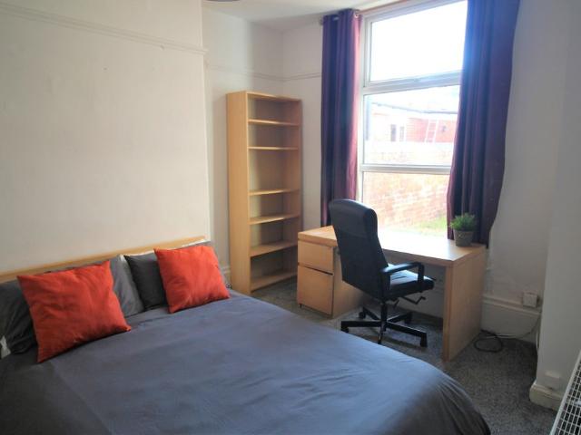 Flat 1, 7 Kelso Road, LS2 9PR, Leeds