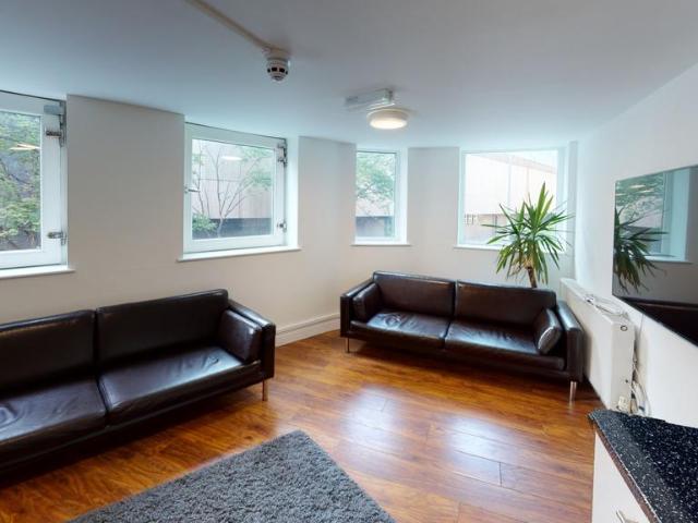 Flat 1, 54 Glasshouse Street. 4 bed terraced house to rent £2,167 pcm £500 pw