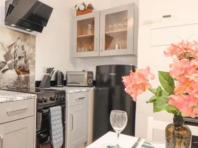 Flat 1 5 Palace Road | Studio townhouse for rent #152246182 | Rentberry