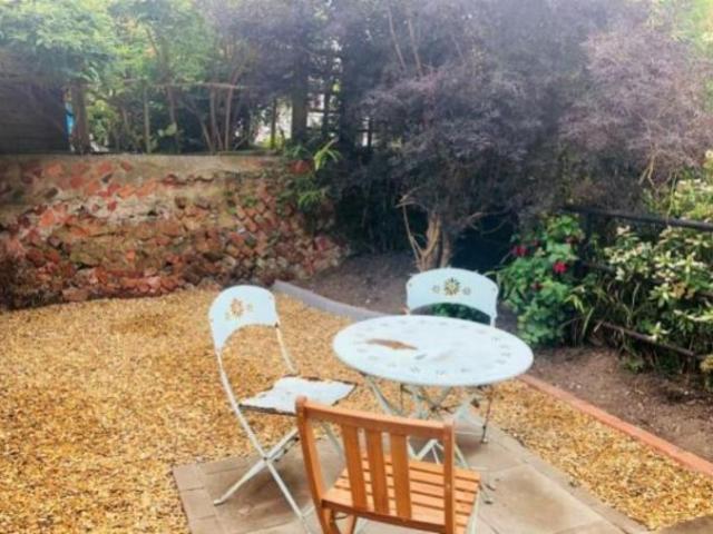Flat 1 6A Totland Road, Brighton 1 bed apartment to rent £1,150 pcm £265 pw