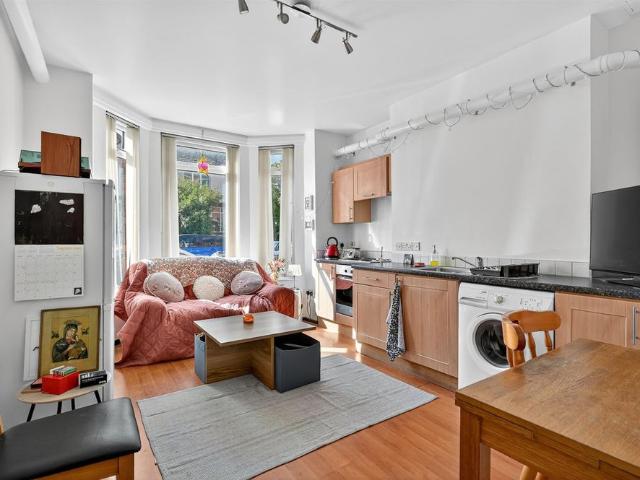 Flat 1, 75 Wellesley Avenue