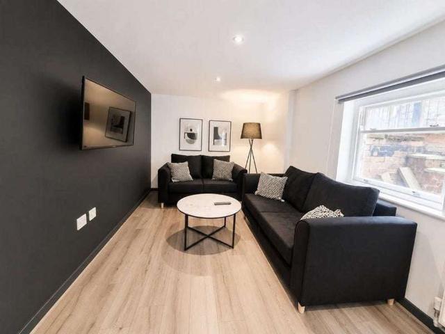Flat 1, 8 Marmaduke Street Room 2 Double En suite