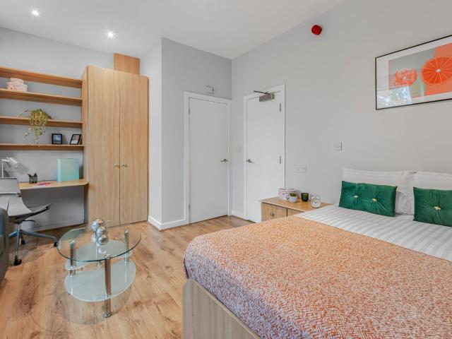 Flat 1, 9 Brookfield Road Leeds, LS6 4EJ