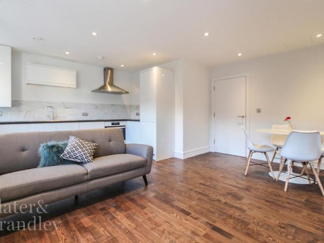 Flat 1, Carrington Street. 2 bed apartment to rent £1,195 pcm £276 pw