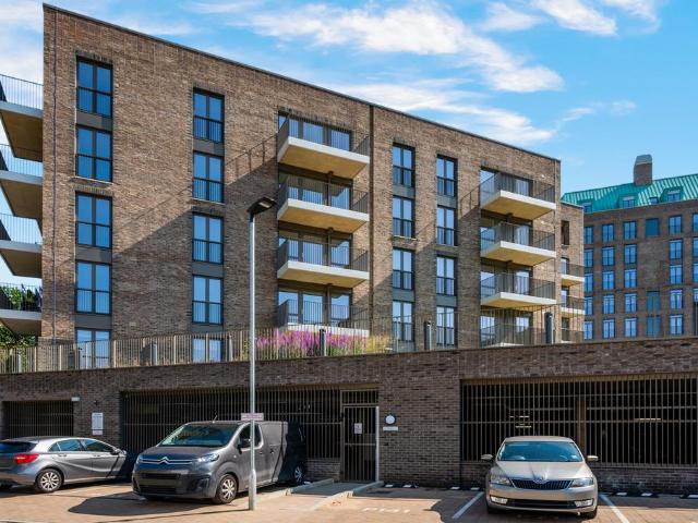 Flat 1, Andrewes House, 17, Wolff. 2 bed flat to rent £2,250 pcm £519 pw