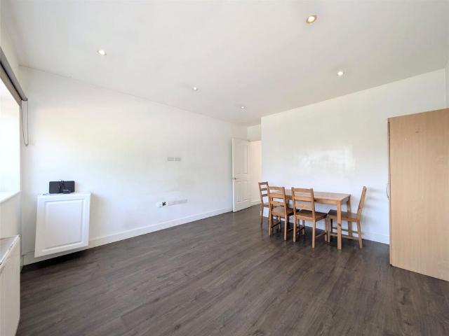 Flat 1 Ballards Lane, Finchley N3 2 bed apartment to rent £1,825 pcm £421 pw