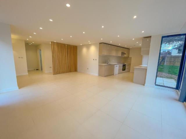 Flat 1 Block A, Fordham Road, Newmarket 3 bed ground floor flat to rent £2,000 pcm £462 pw
