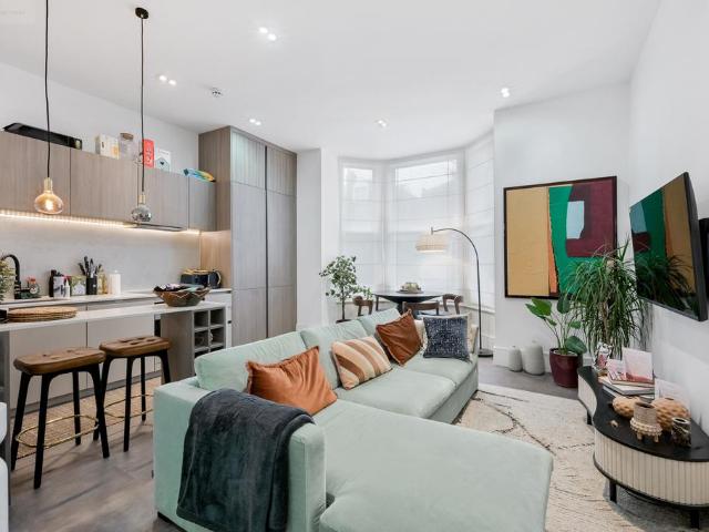Flat 1, London NW6 3 bed flat to rent £4,000 pcm £923 pw