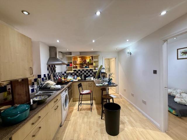 Flat 1, London W9 2 bed flat to rent £2,200 pcm £508 pw