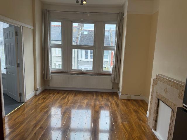 Flat 1 Norfolk House Road, London SW16, 1 bed flat to rent, £1,350 pcm | PrimeLocation