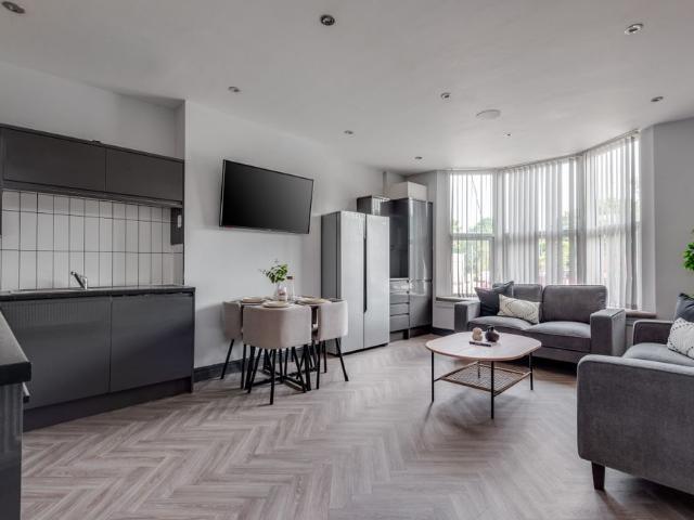 Modern Home in Aigburth! Room 1