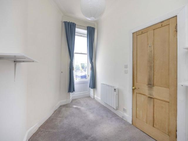 FLAT 1f2, 148 Dundas Street